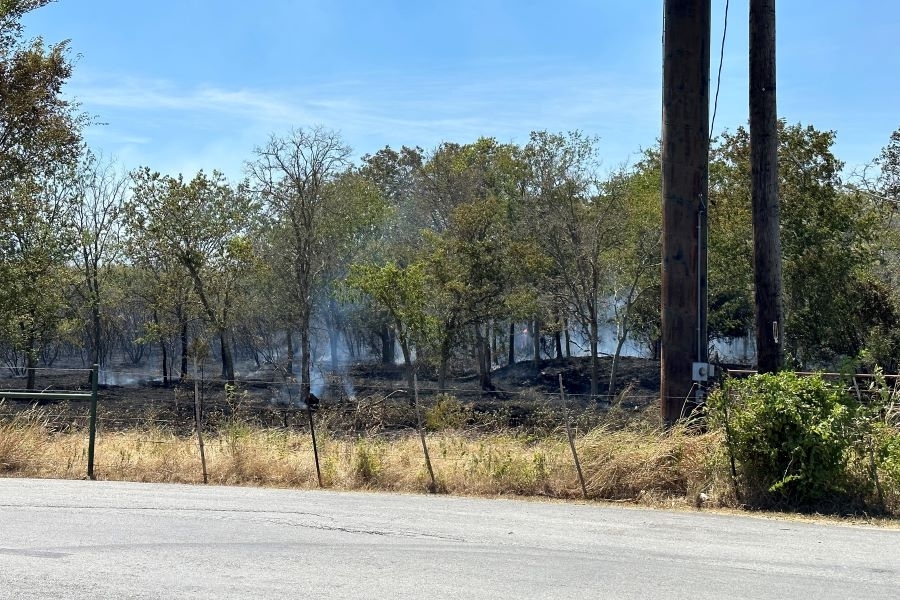 Roads reopen following Oak Hill fire in Kyle; 15.5 acres at 90% ...