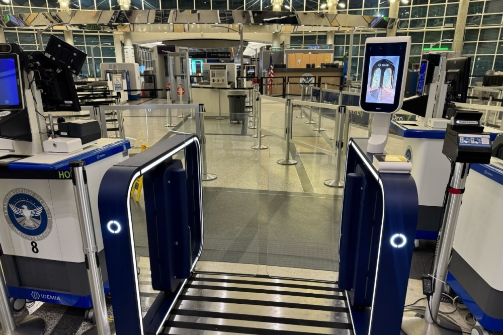 IAH and Hobby airports roll out CLEAR ‘eGates’ technology for faster ...