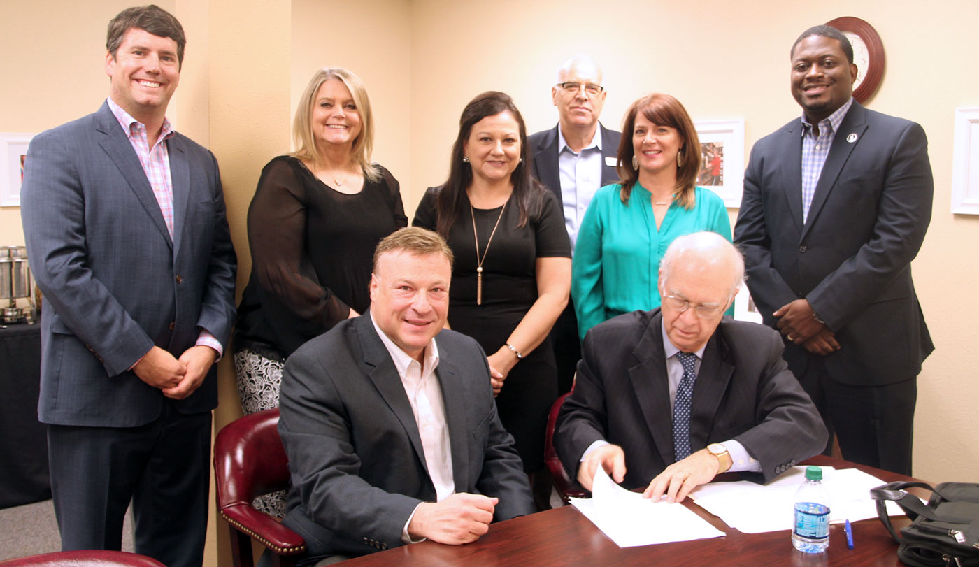 Round Rock ISD officially swears in new trustee Steve Math, elects ...